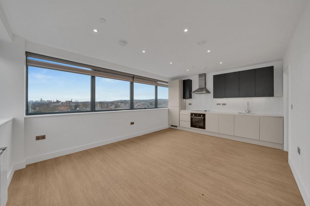 63 Croydon Road, London 2 bed flat - £1,750 pcm (£404 pw)
