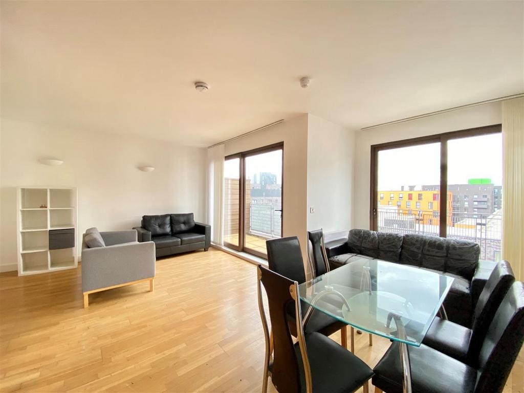 Advent House, Isaac Way, Manchester 3 bed apartment - £1,800 pcm (£415 pw)