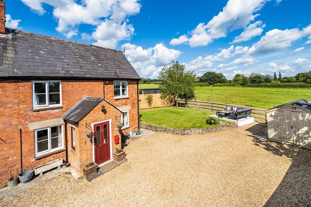 Foxham Lock, Foxham, Chippenham 3 bed end of terrace house - £399,950