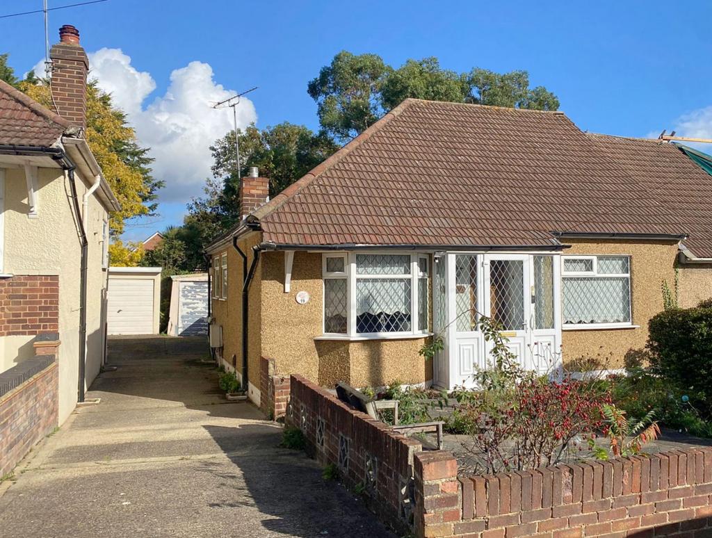 Merlin Gardens, Romford RM5 2 bed semi-detached bungalow - £385,000