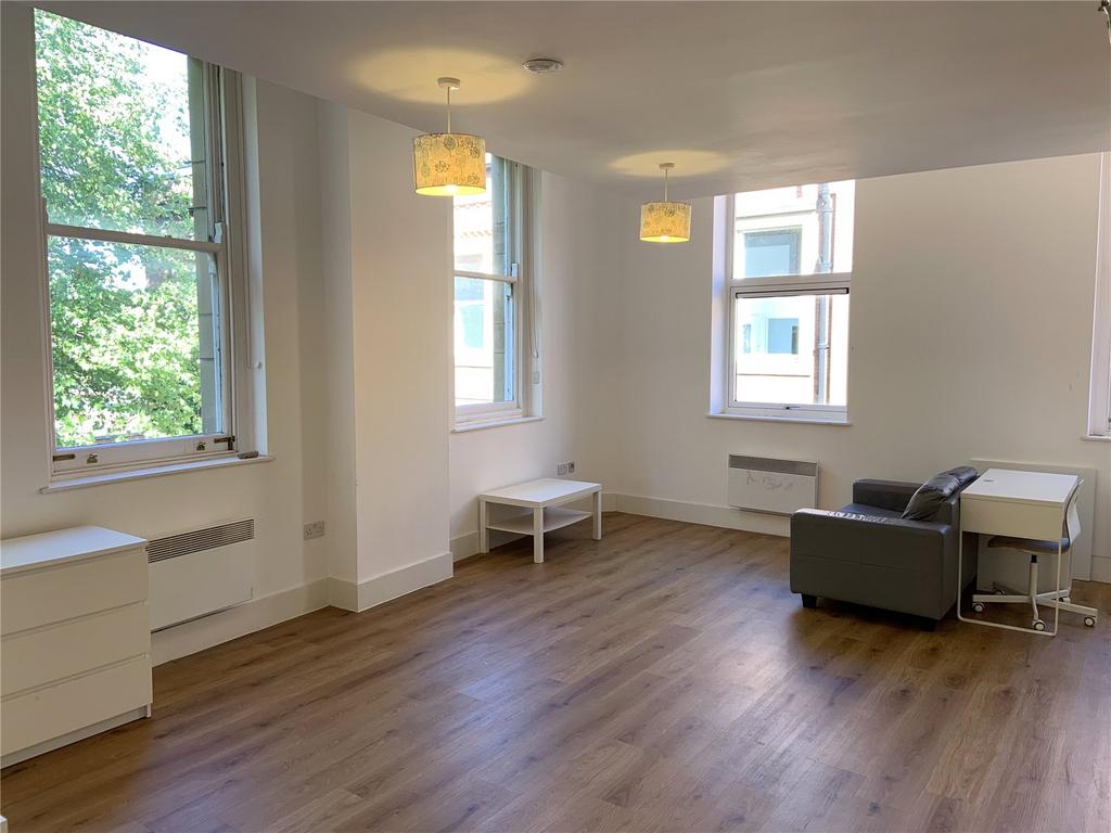 Town Hall, Bexley Square, Salford... Studio - £925 pcm (£213 pw)