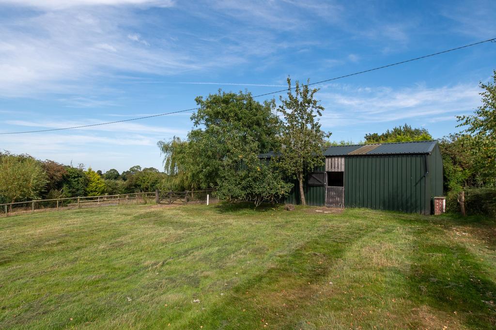 Atch Lench, Evesham, Worcestershire... 2 bed property with land - £325,000