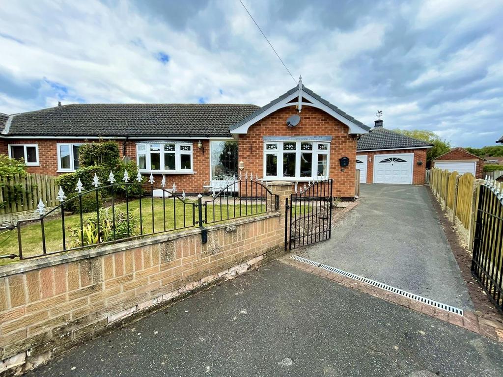 Branston Avenue, Farnsfield Newark NG22 2 bed semi-detached bungalow ...