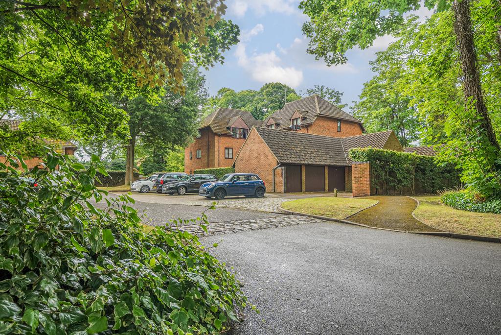 Summerhouse Road, Busbridge... 2 bed apartment for sale - £310,000