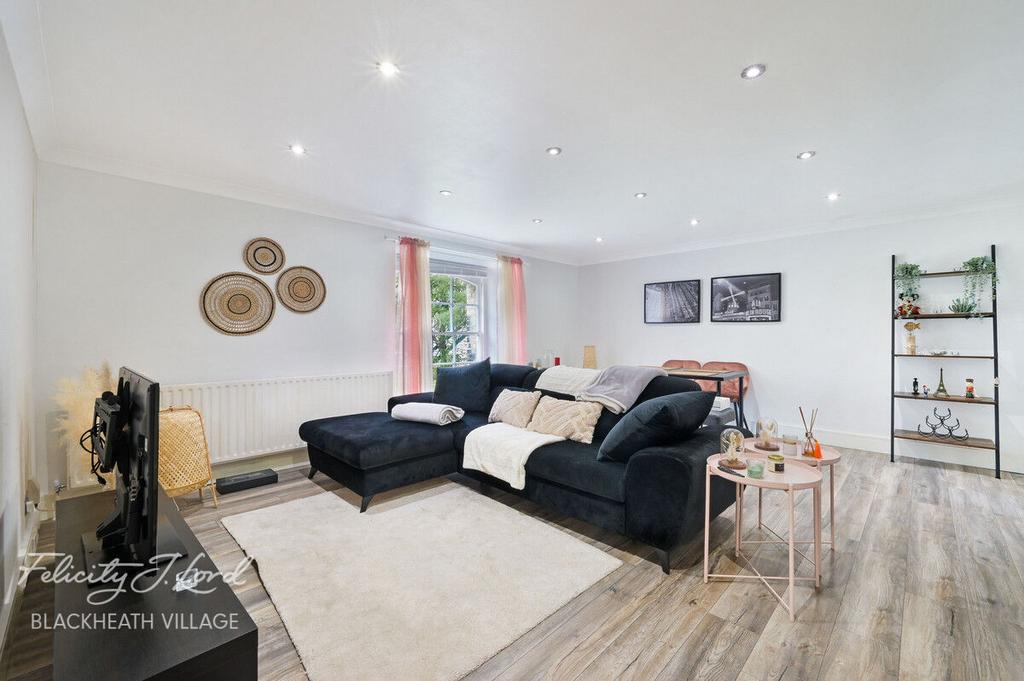Gilbert Close, London, SE18 2 bed flat - £400,000
