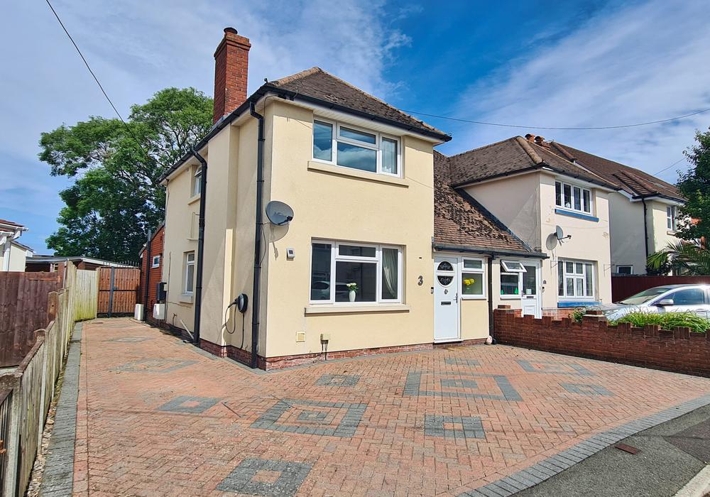 Testwood Place, Totton SO40 3 bed semi-detached house for sale - £400,000
