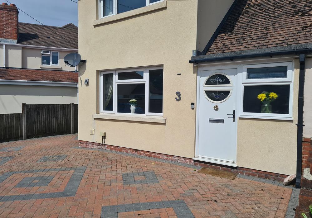 Testwood Place, Totton SO40 3 bed semi-detached house for sale - £400,000