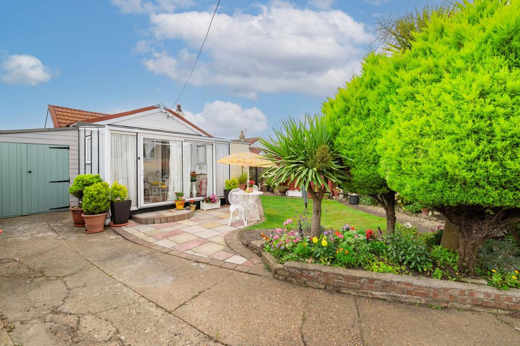 Scratby Crescent, Scratby 3 bed detached house for sale - £230,000