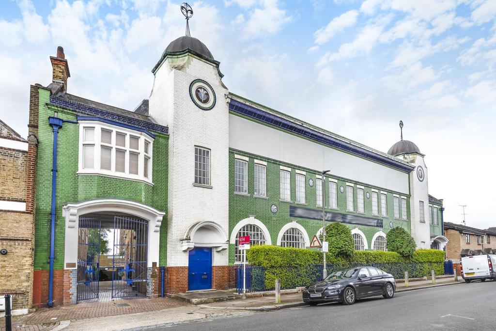 Standen Road, Southfields, London, SW18 3 bed flat - £800,000