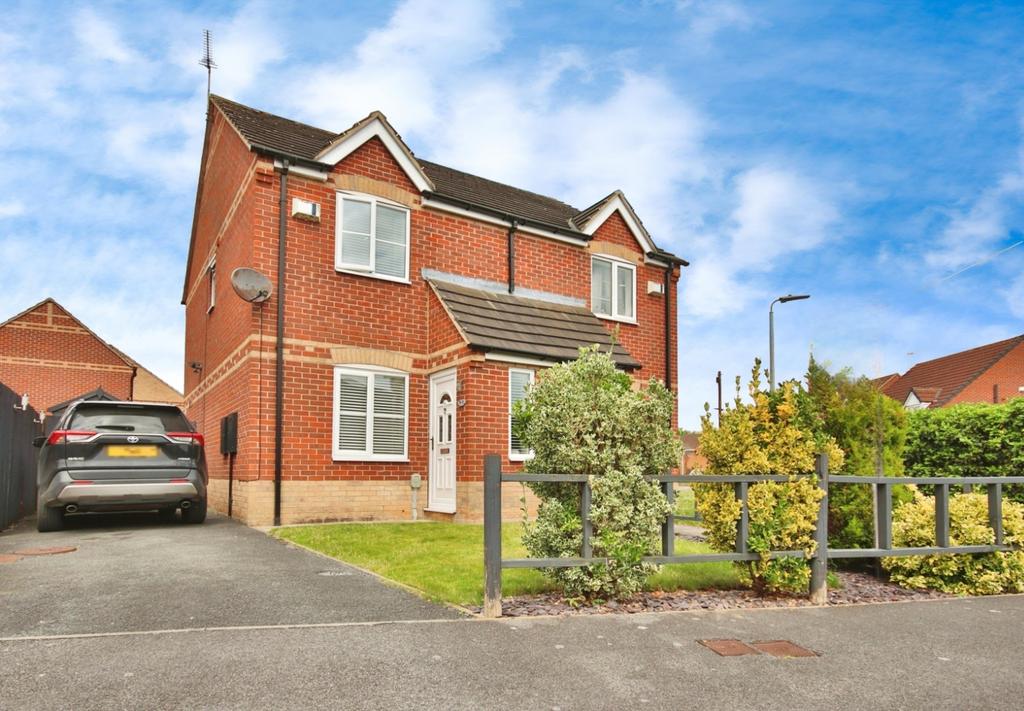 Marbury Park, Kingswood, Hull, HU7 3DG 2 bed semi-detached house - £150,000