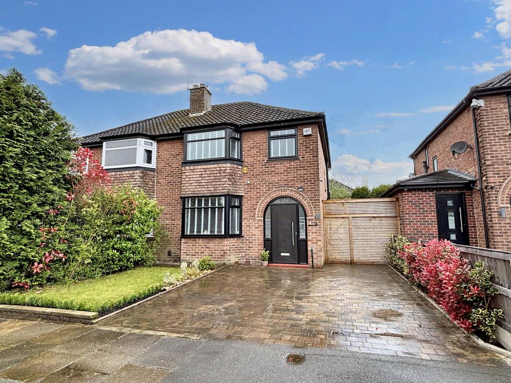 Edenfield Lane, Manchester M28 3 bed semi-detached house - £425,000