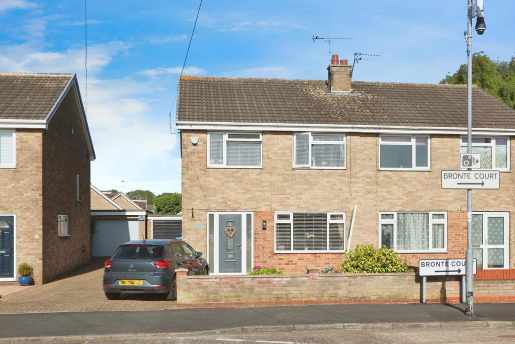 Stanbury Road, Hull, HU6 7BU 3 bed semi-detached house - £190,000