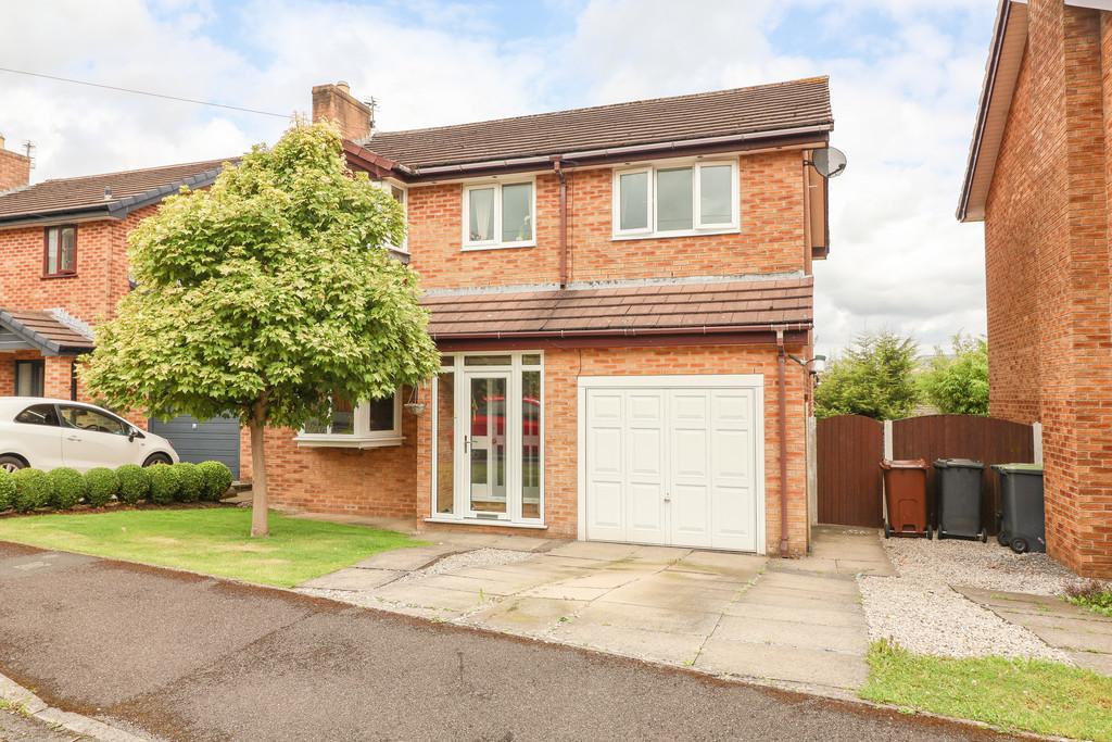 Green Lane, Glossop SK13 4 bed detached house - £415,000