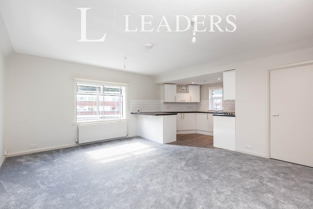 London Road, Sevenoaks, TN13 2 bed apartment - £1,575 pcm (£363 pw)