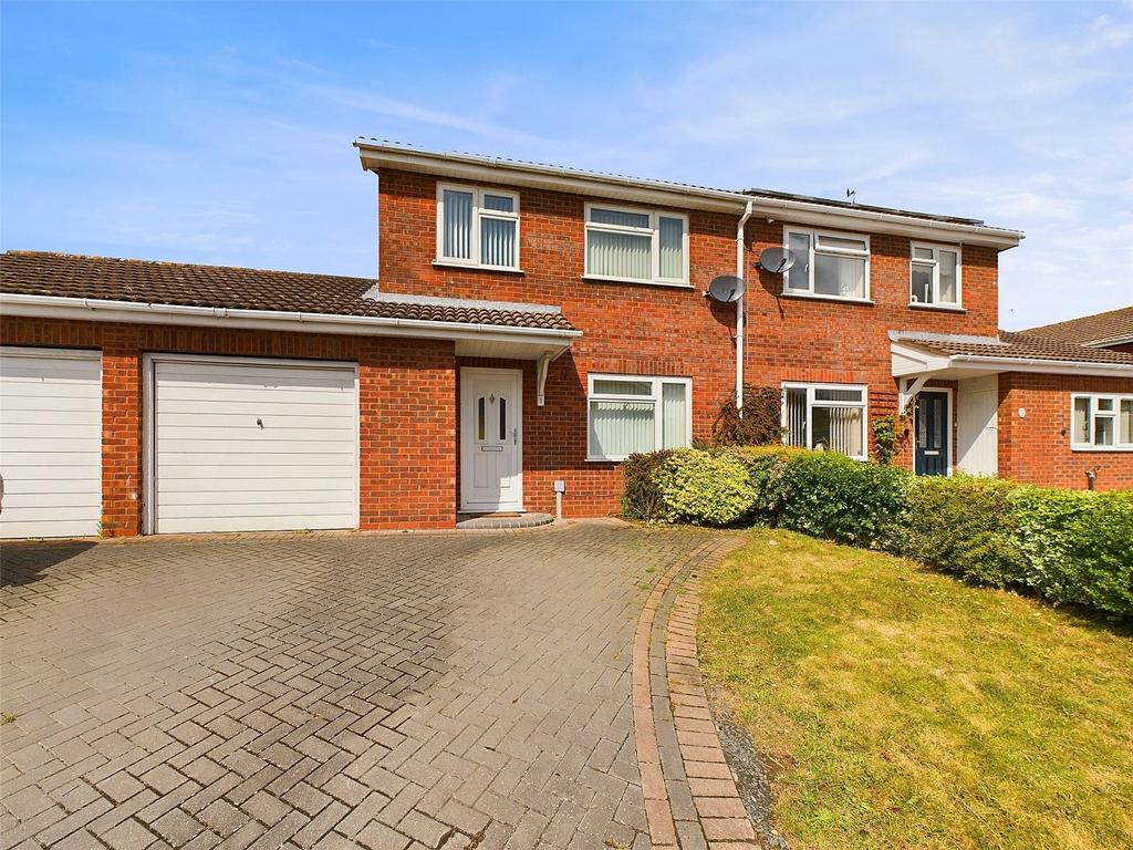 Swallow Close, Worcester... 3 bed semi-detached house - £290,000