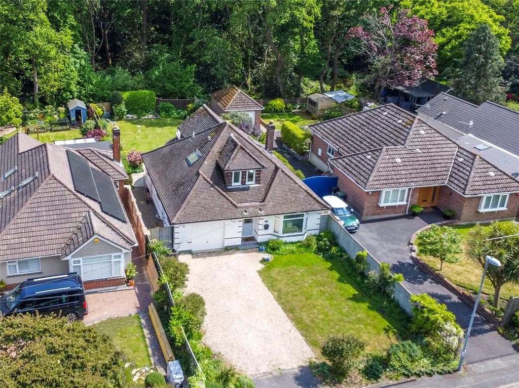 Elphinstone Road, Highcliffe... 4 bed bungalow for sale - £725,000