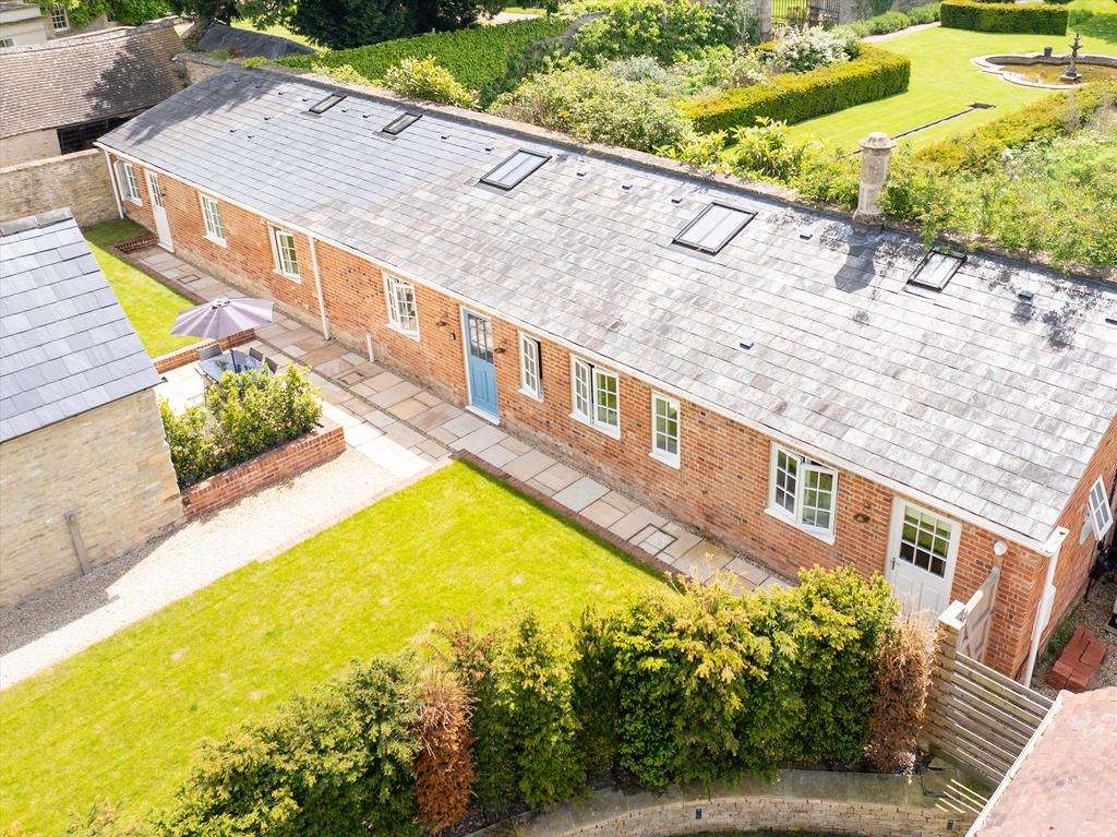 Hatherop, Cirencester... 3 bed detached house - £625,000