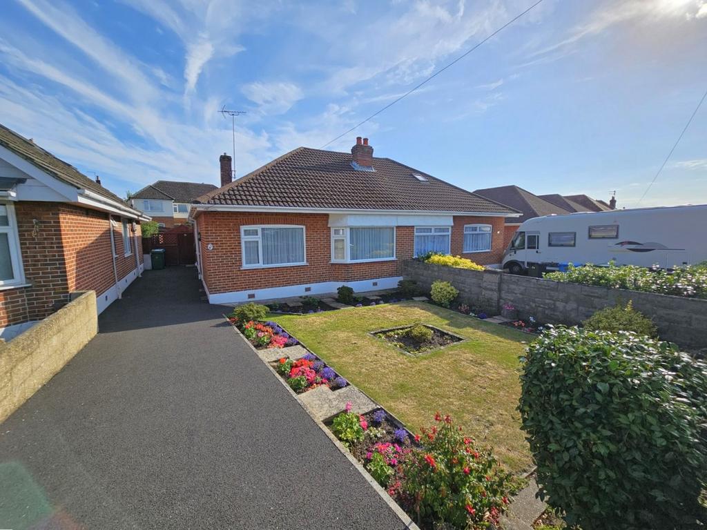 Dingley Road, Oakdale, Poole, BH15 2 bed bungalow - £325,000
