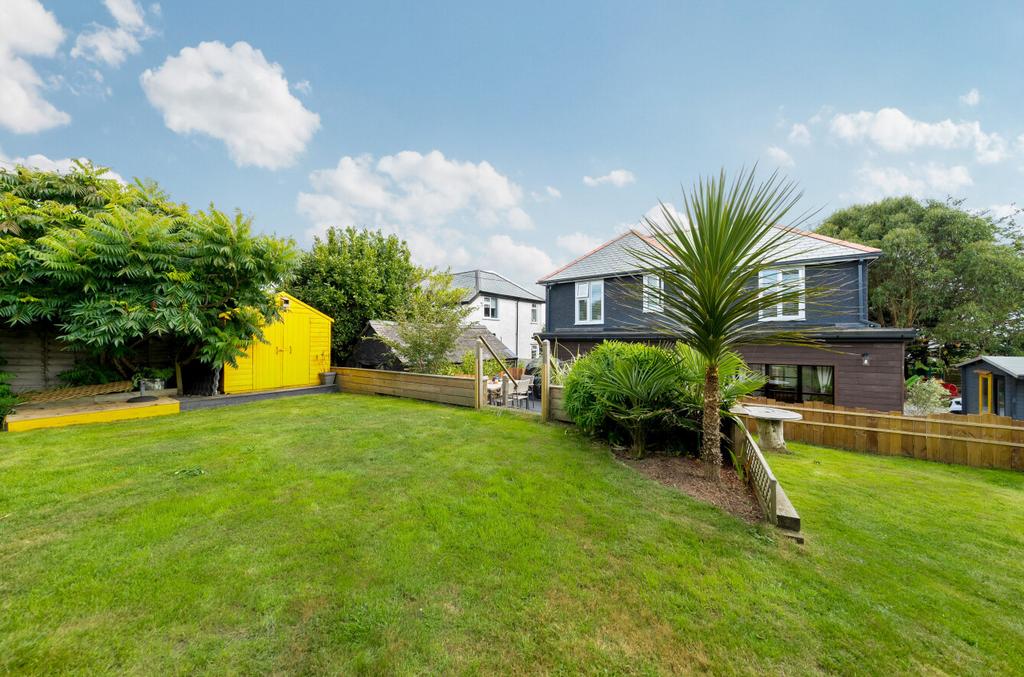 Tregurra Lane, Truro, Cornwall 3 bed detached house - £575,000