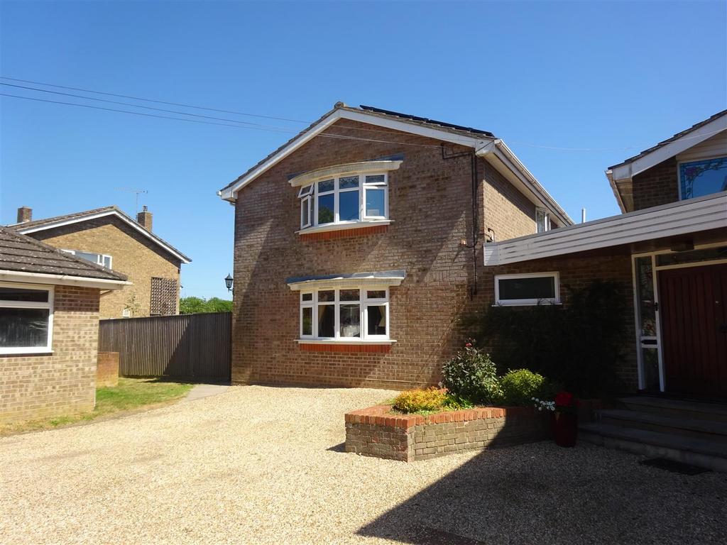 Rushmere St Andrew, Ipswich 2 bed apartment - £875 pcm (£202 pw)
