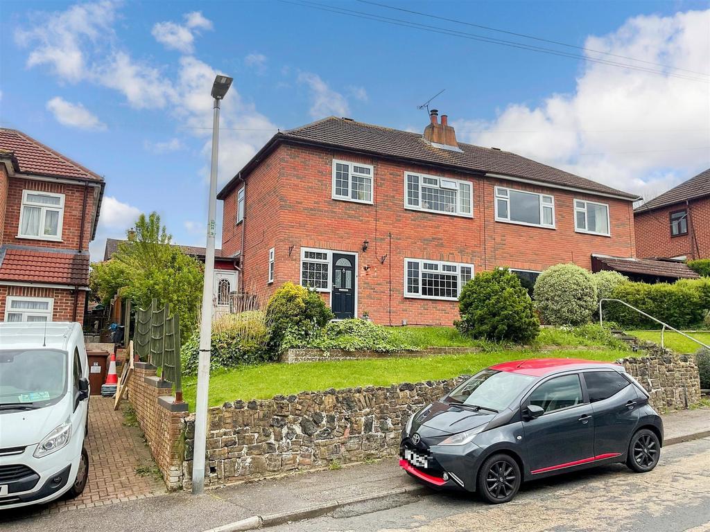 Mooring Road, Rochester, Kent 3 bed semi-detached house - £340,000