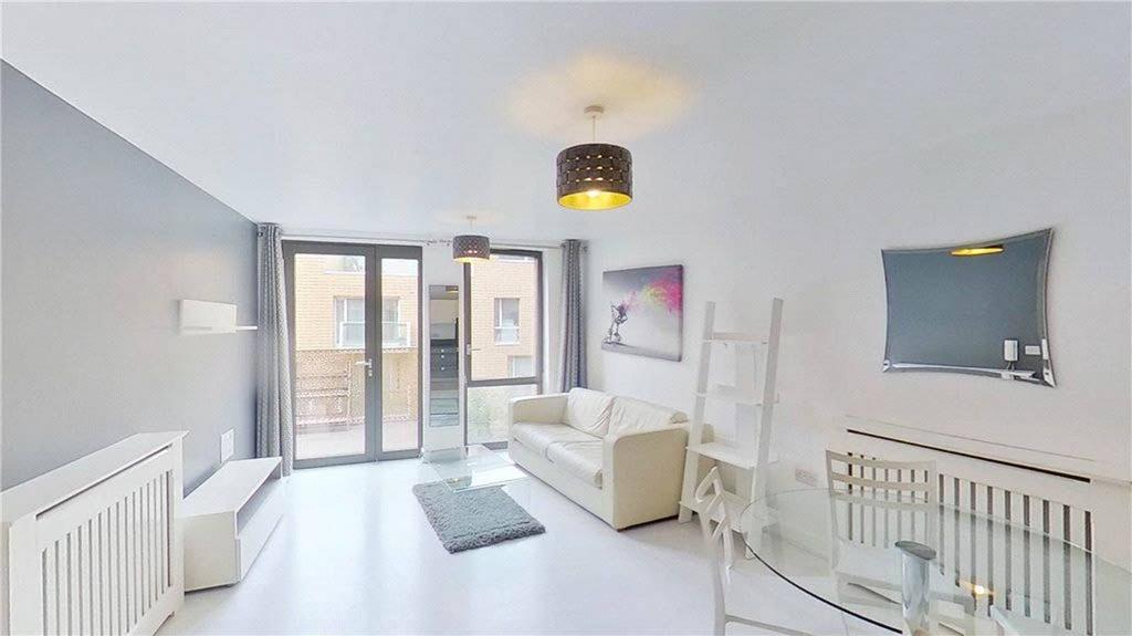 Nelson Walk, Bow, London, E3 2 bed flat - £2,400 pcm (£554 pw)