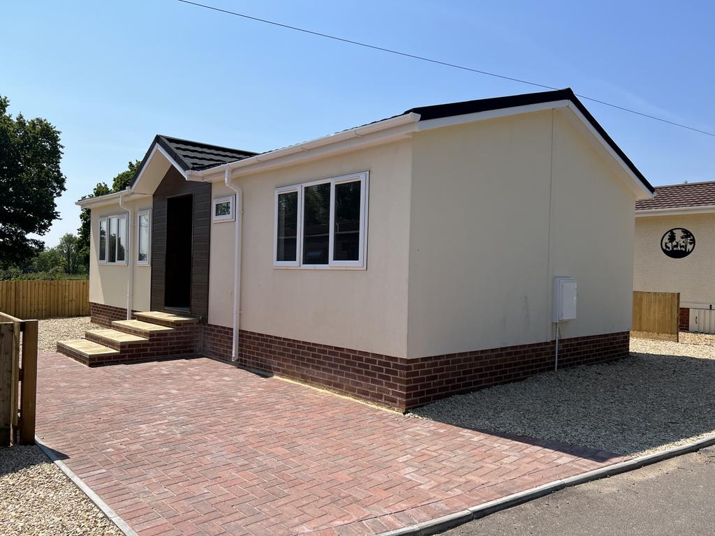 Emborough, Radstock BA3 2 bed park home - £175,000