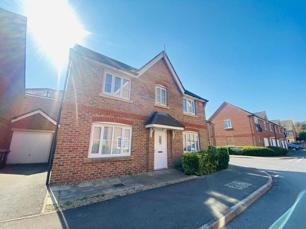 Neville Duke Way, Tangmere 3 bed house - £1,650 pcm (£381 pw)