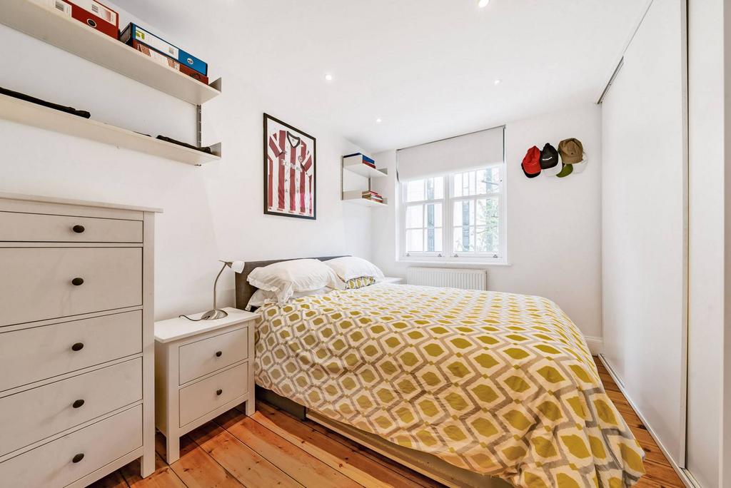 Flaxman Terrace, Bloomsbury, London... 1 bed flat - £2,600 pcm (£600 pw)