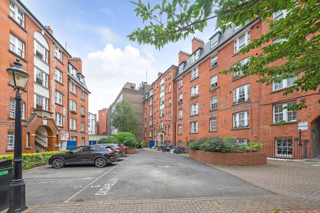Vauxhall Bridge Road, London SW1V 2 bed flat - £2,275 pcm (£525 pw)