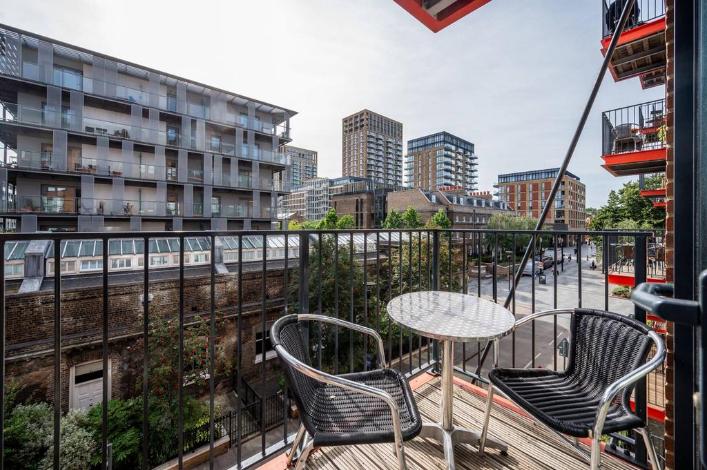 Warehouse Court, Woolwich Riverside... 2 bed flat for sale - £485,000