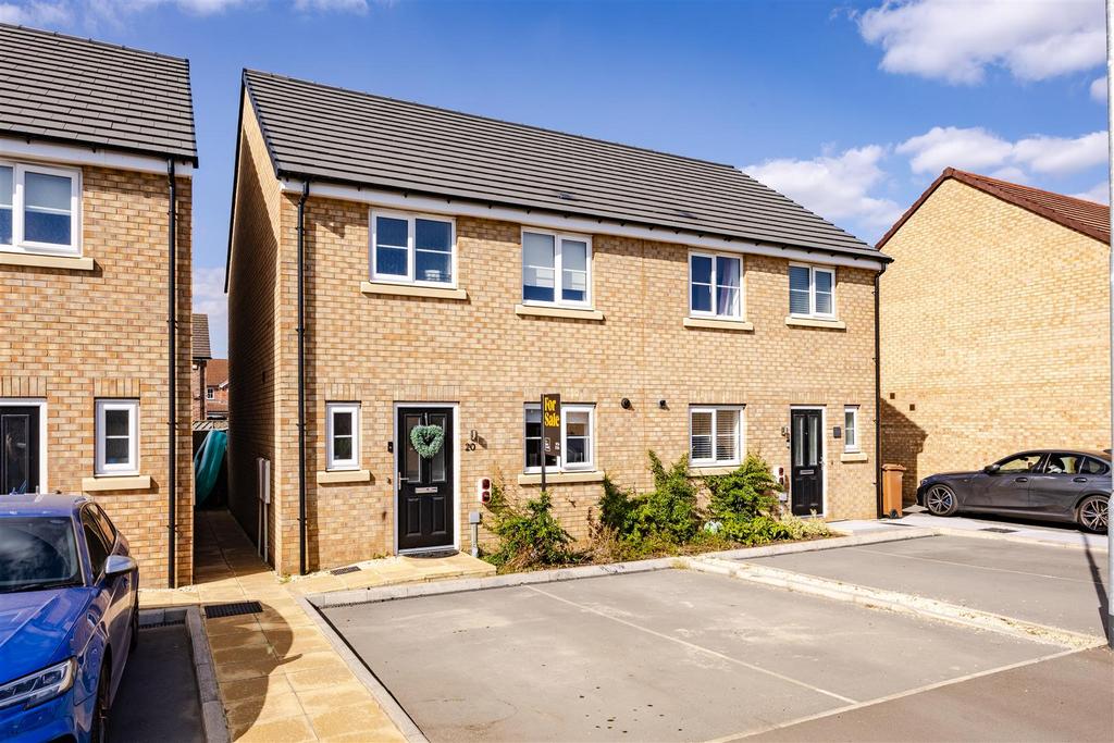 Greenshank Drive, Scunthorpe 3 bed semi-detached house - £185,000