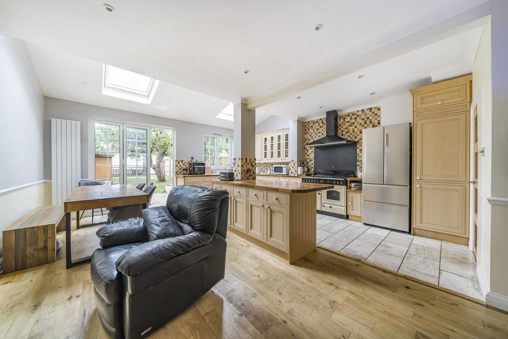 Pickhurst Rise, West Wickham, Kent, BR4 4 bed end of terrace house for ...