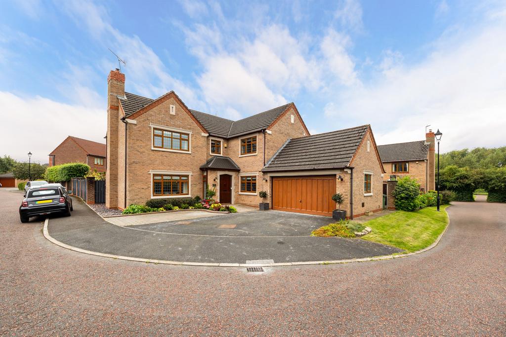 Linacre Lane, Widnes WA8 4 bed detached house - £600,000