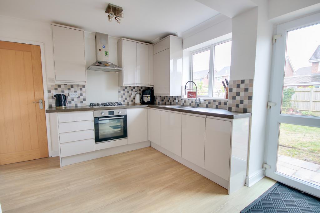 BISHOPSTOKE! NO FORWARD CHAIN!... 3 bed semi-detached house for sale ...