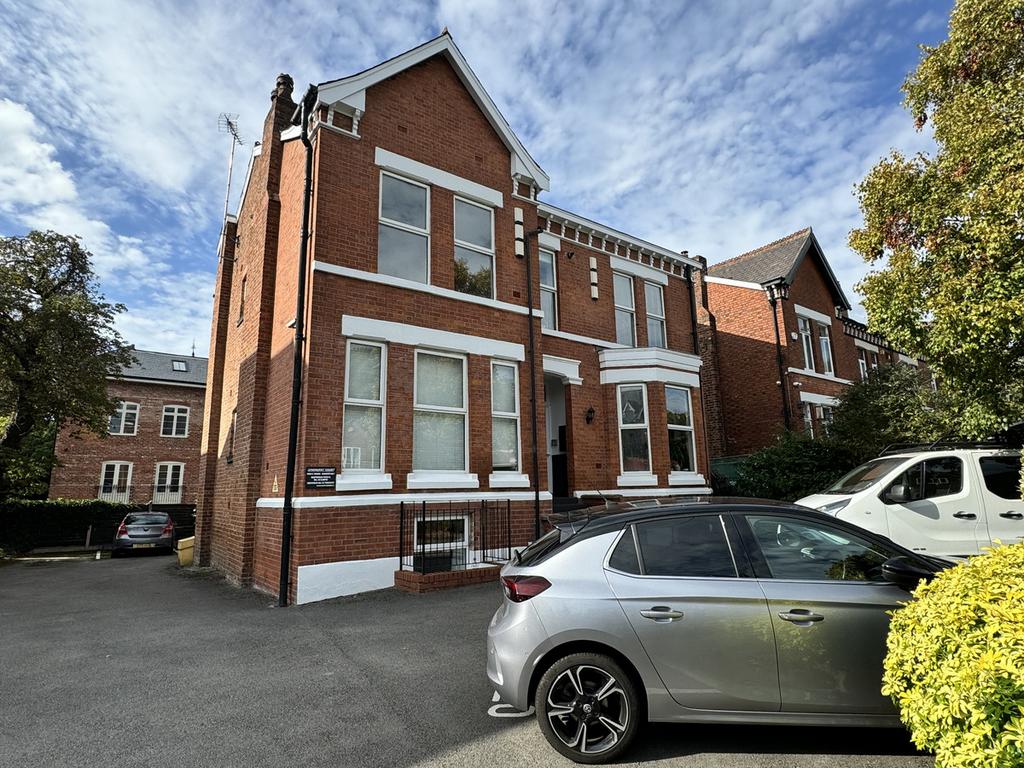 Whitelow Road, Manchester, M21 9RS 2 bed apartment - £1,300 pcm (£300 pw)