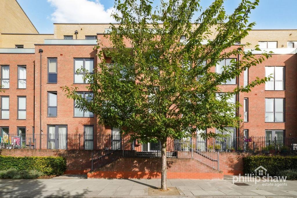 Lacey Drive, Earlswood Court, HA8 2 bed apartment for sale - £445,000