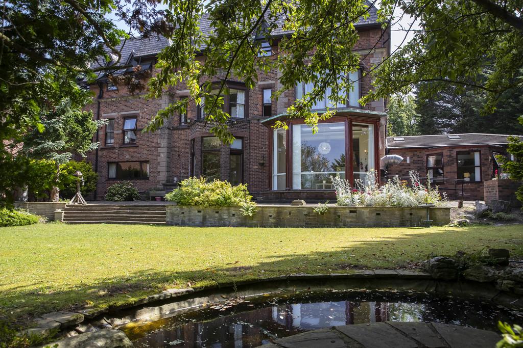 Fernlea House, Stapely Village... 2 bed apartment - £350,000