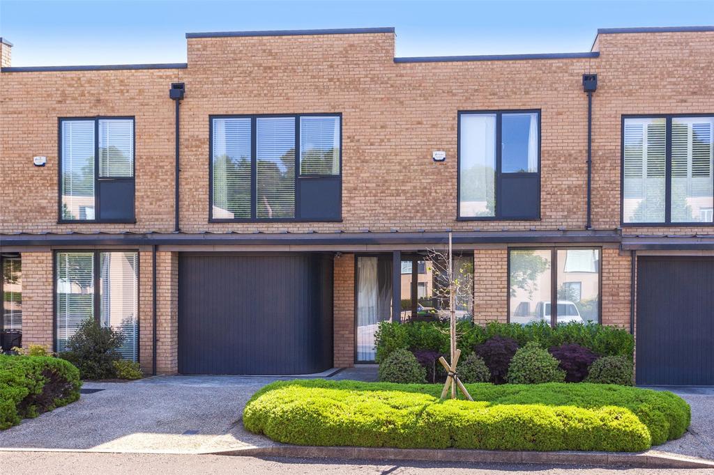 Cliveden Gages, Maidenhead SL6 2 bed terraced house - £1,950 pcm (£450 pw)