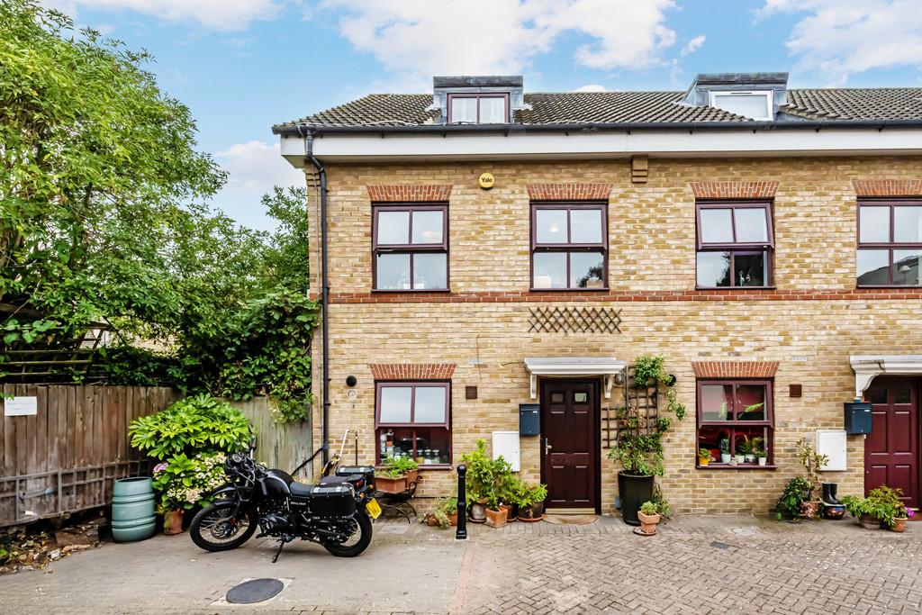 Louisa Close, London E9 3 bed end of terrace house - £900,000