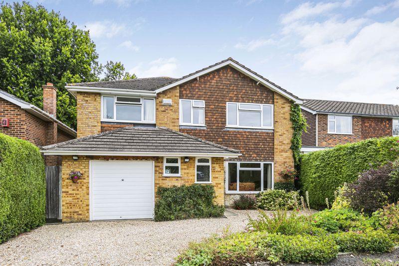 West Down, Bookham 4 bed detached house for sale - £800,000