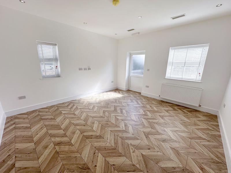 Alpha Street North, Slough, SL1 1 bed flat - £1,300 pcm (£300 pw)