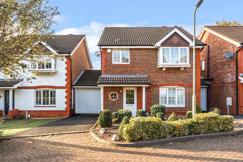 Newlyn Close, Orpington 3 bed link detached house - £640,000