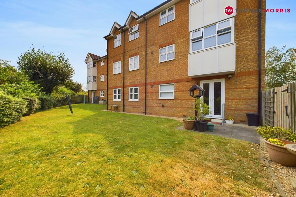 Honeysuckle Close, Bedfordshire SG18 2 bed apartment - £180,000