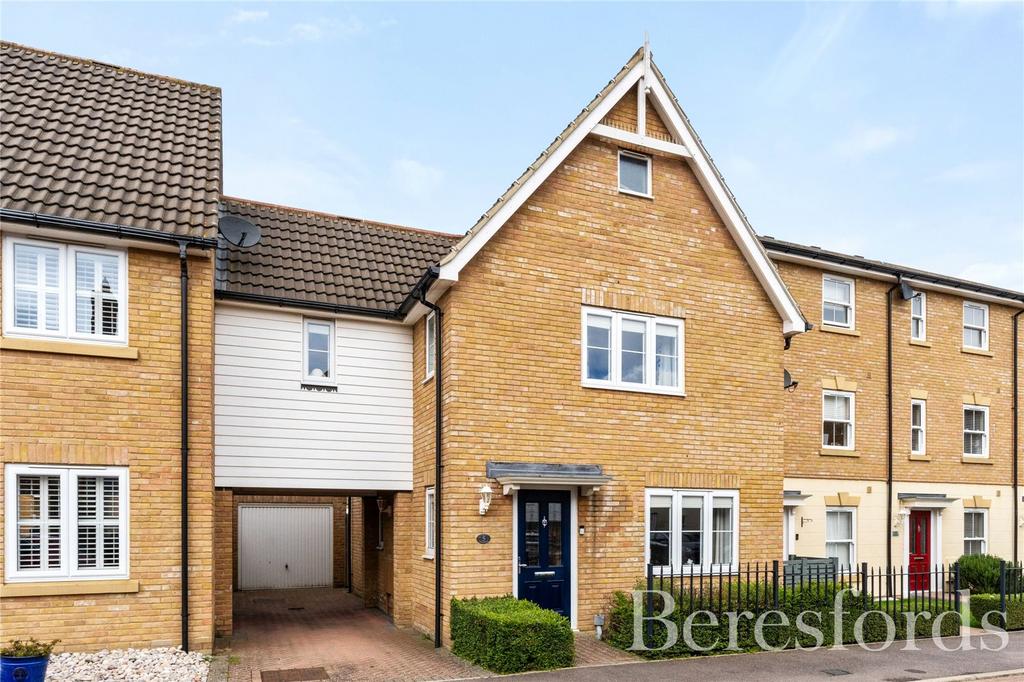Almond Road, Dunmow, CM6 3 bed link detached house - £425,000