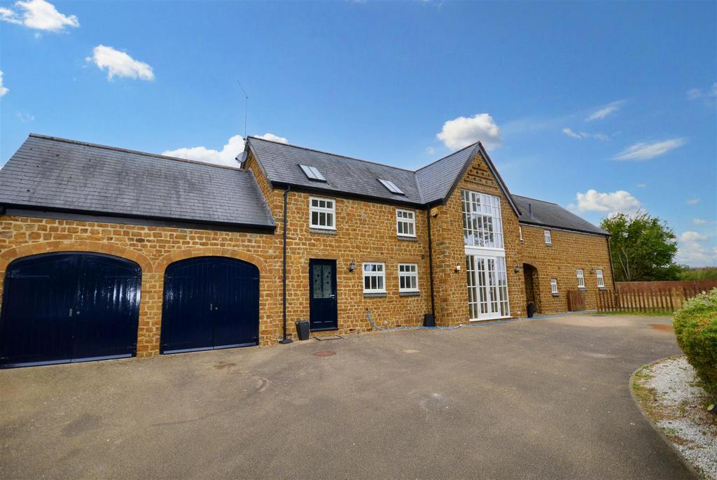 Cedars Lane, Little Brington, NN7 4 bed house - £2,600 pcm (£600 pw)