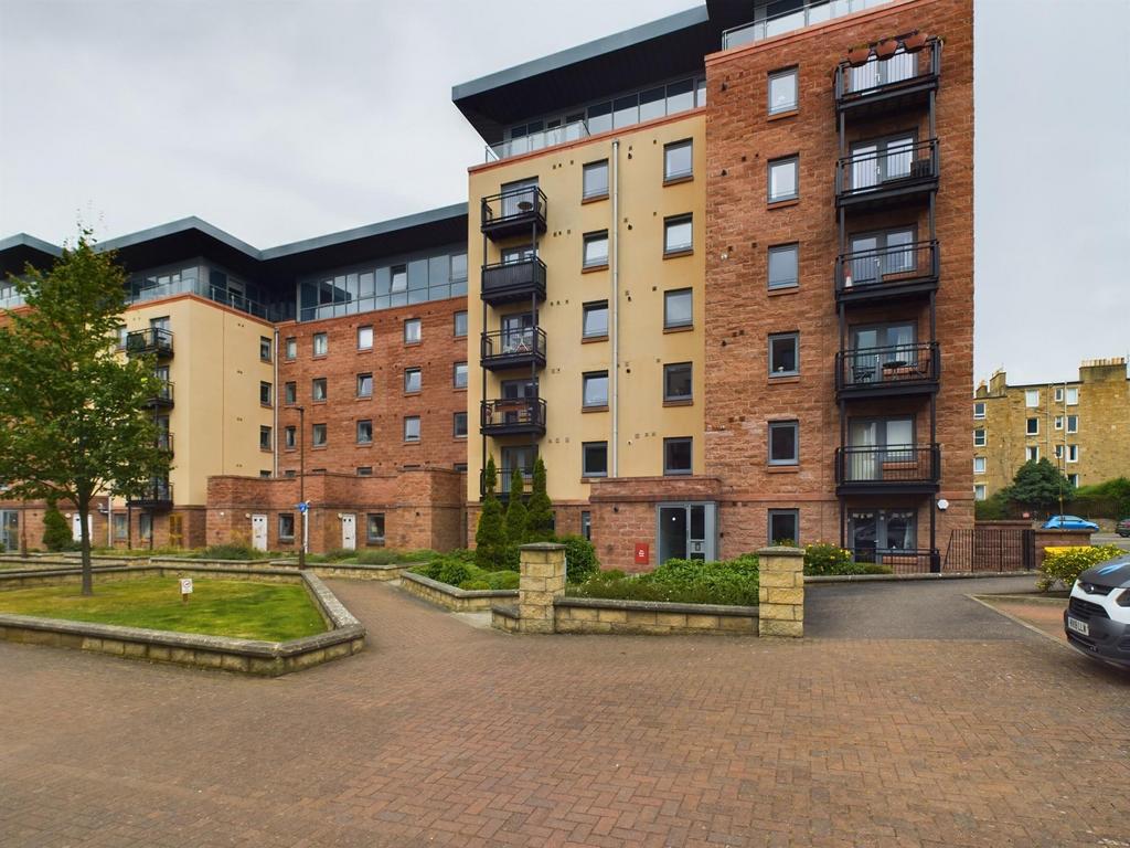 Slateford Gait, Slateford, Edinburgh... 2 bed flat - £1,475 pcm (£340 pw)