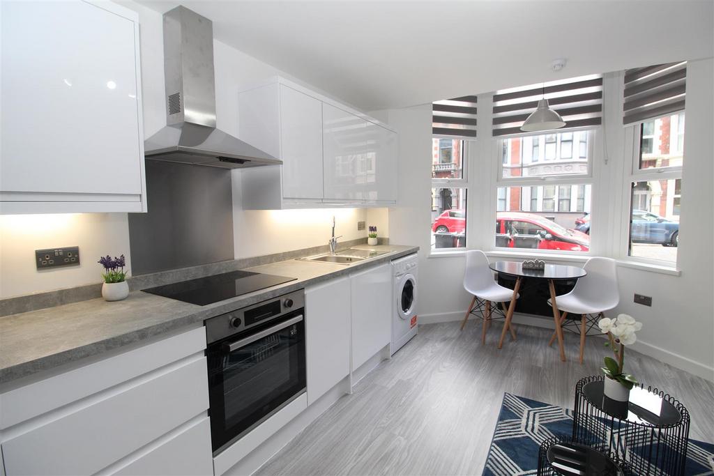 Connaught Road, Cardiff CF24 1 bed flat - £925 pcm (£213 pw)