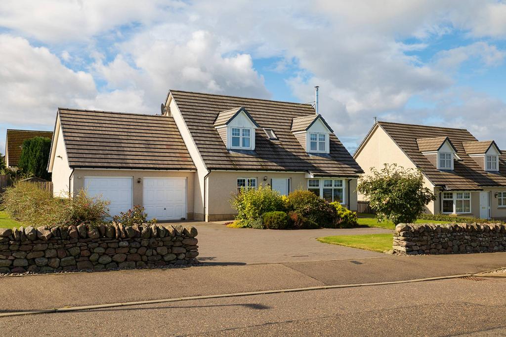 7 School Brae, Croy, Inverness, IV2 5PB 4 bed detached house - £380,000