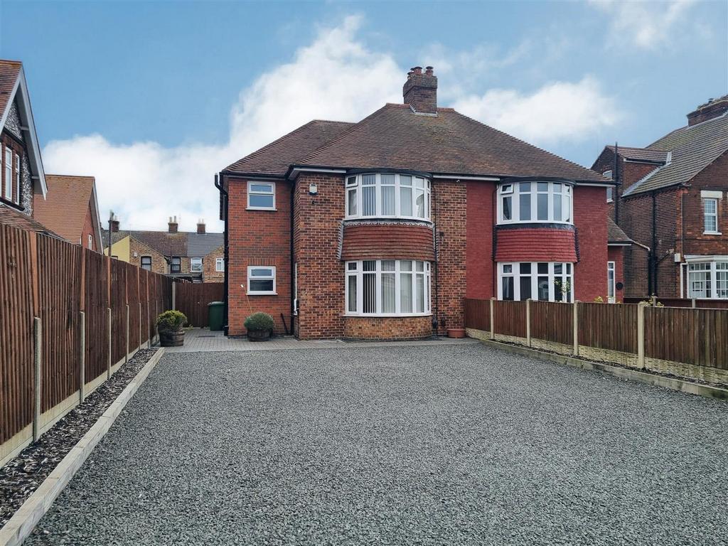 Caister Road, Great Yarmouth 4 bed semi-detached house - £315,000